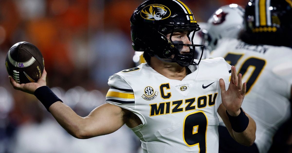 Washington Huskies get visit from former Missouri QB Beau Pribula | The ...