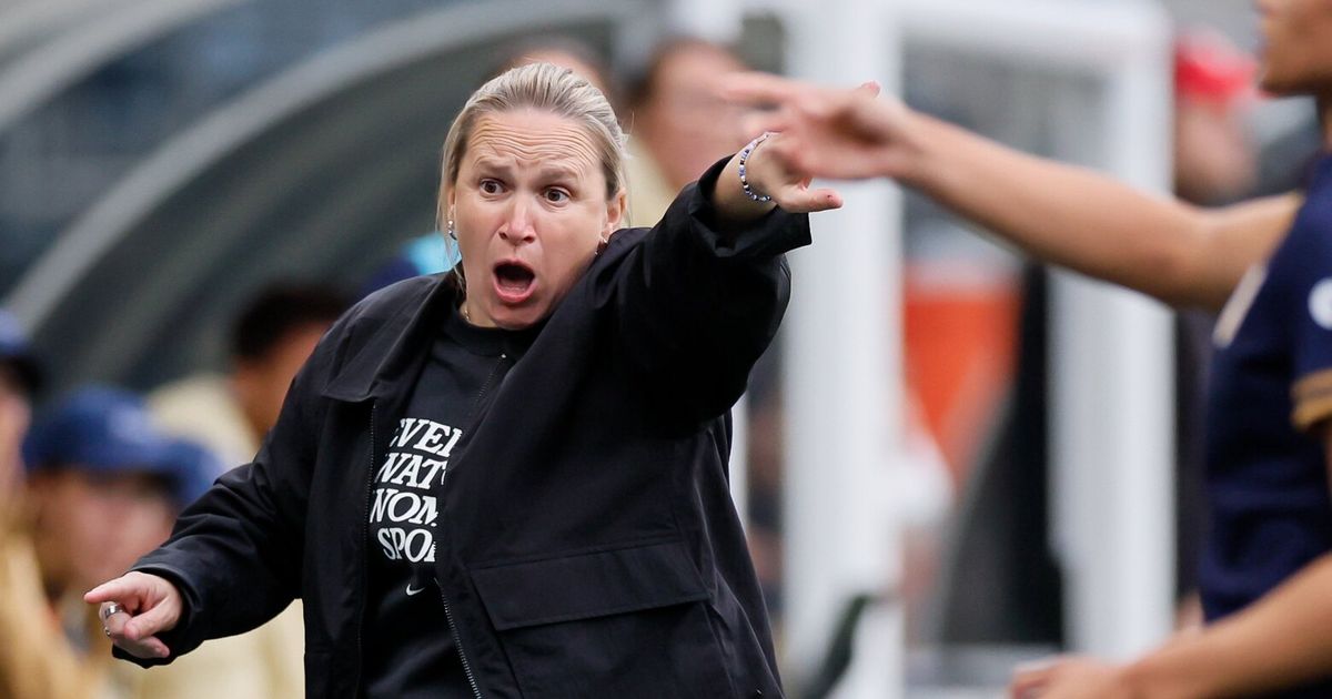 Reign sign coach Laura Harvey to multiyear extension | The Seattle Times