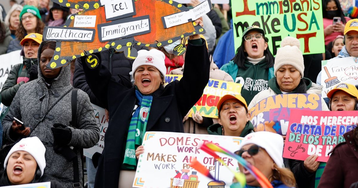 Hundreds rally at WA Capitol for immigrant protections | The Seattle Times