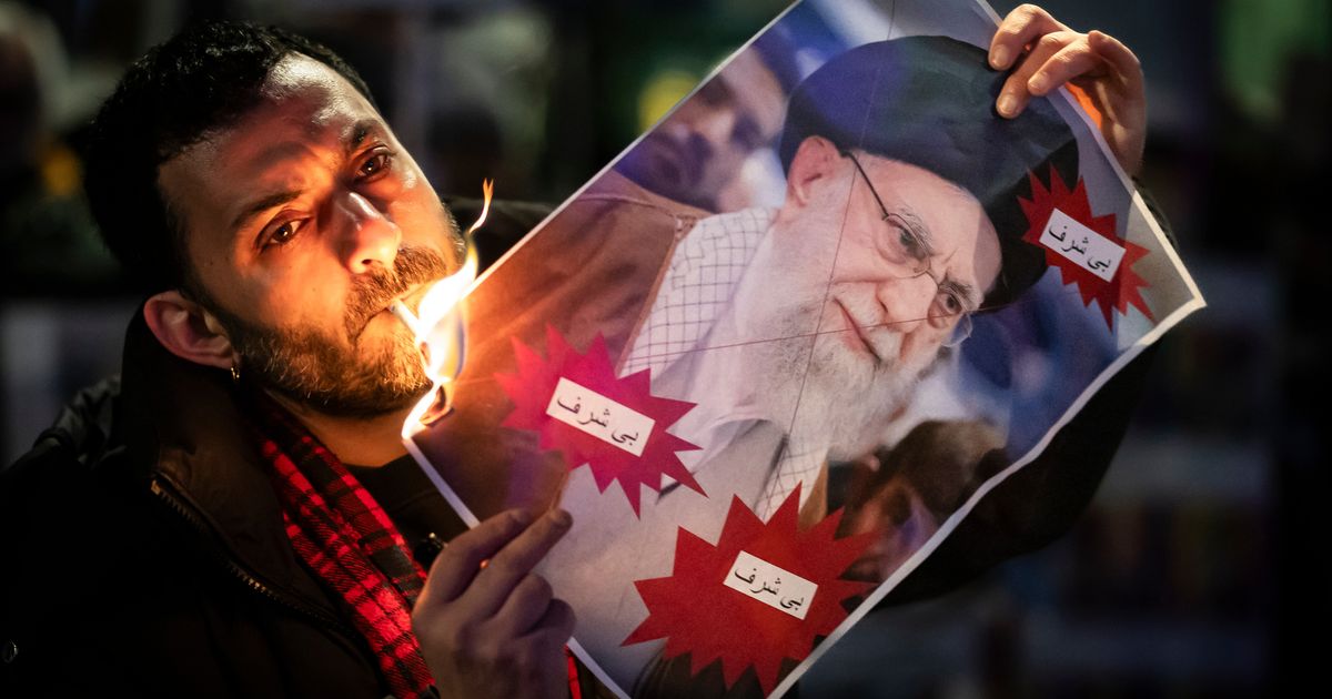 She set a photo afire, lit a cigarette — and became a symbol of ...