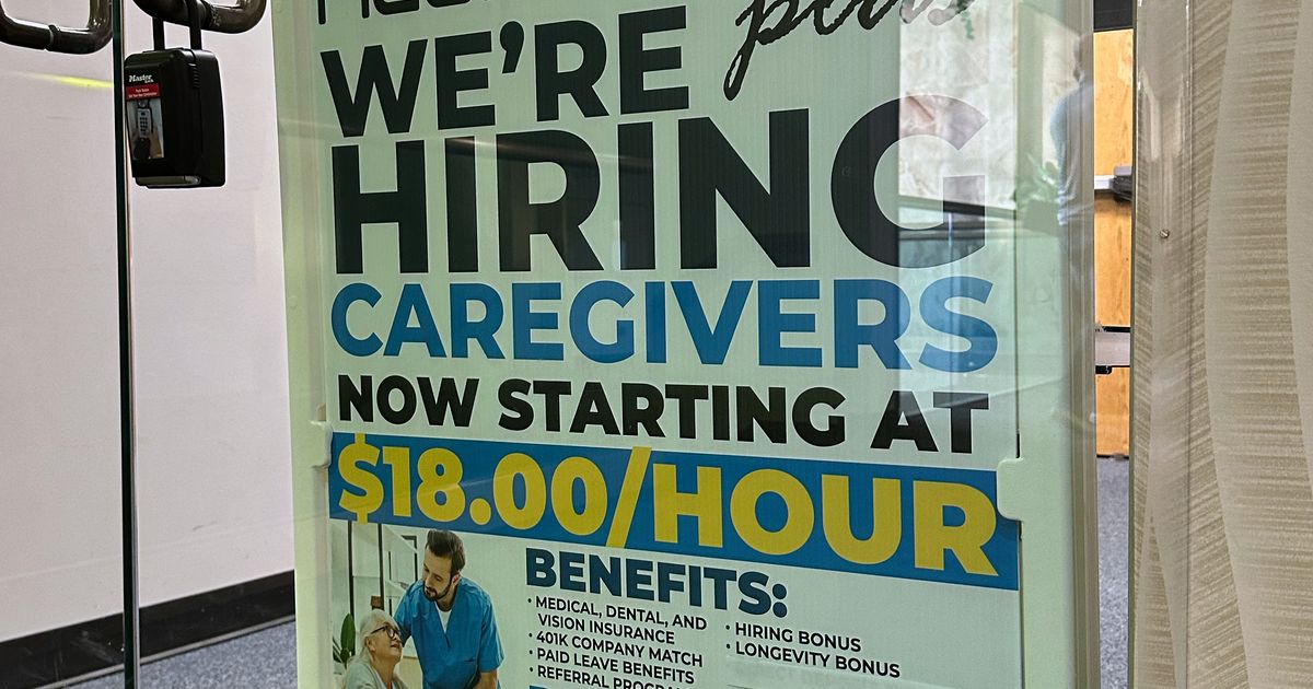 US applications for jobless benefits, a proxy for layoffs, tick down to ...