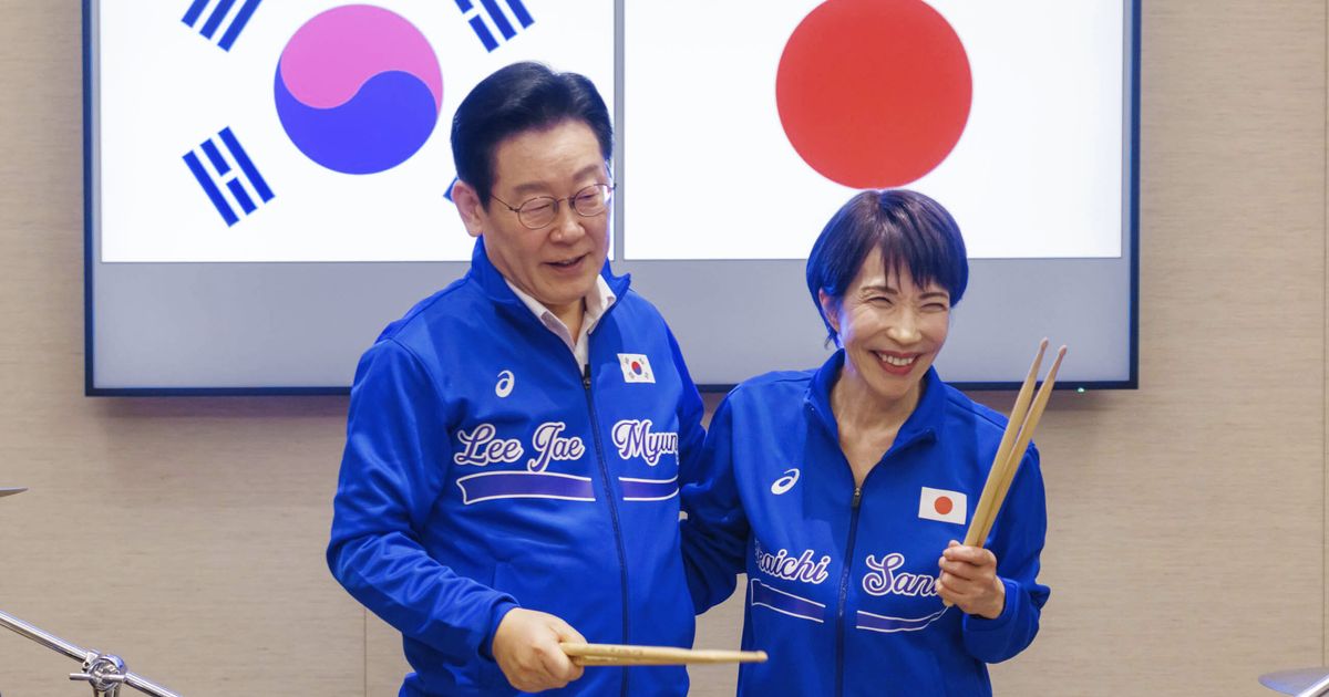 Japanese and South Korean leaders jam to K-pop hits at a summit | The ...