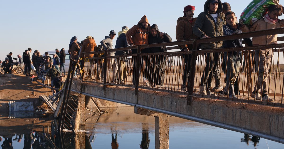 Civilians flee on foot as Syrian military offensive looms east of ...