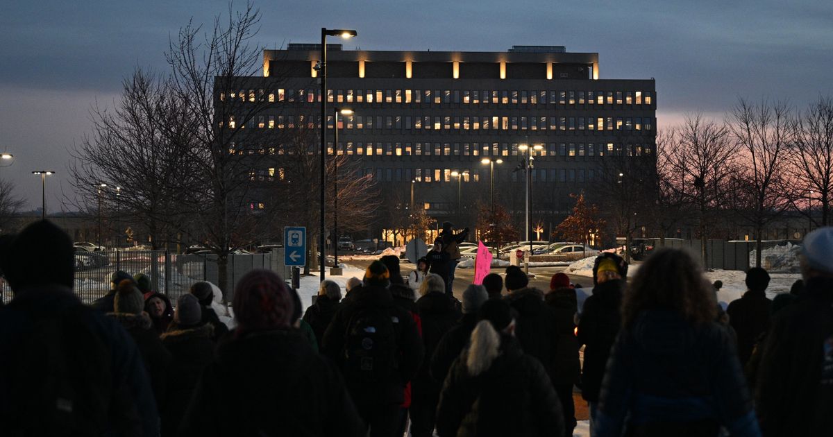 New video shows the minutes before immigration officer fatally shoots ...