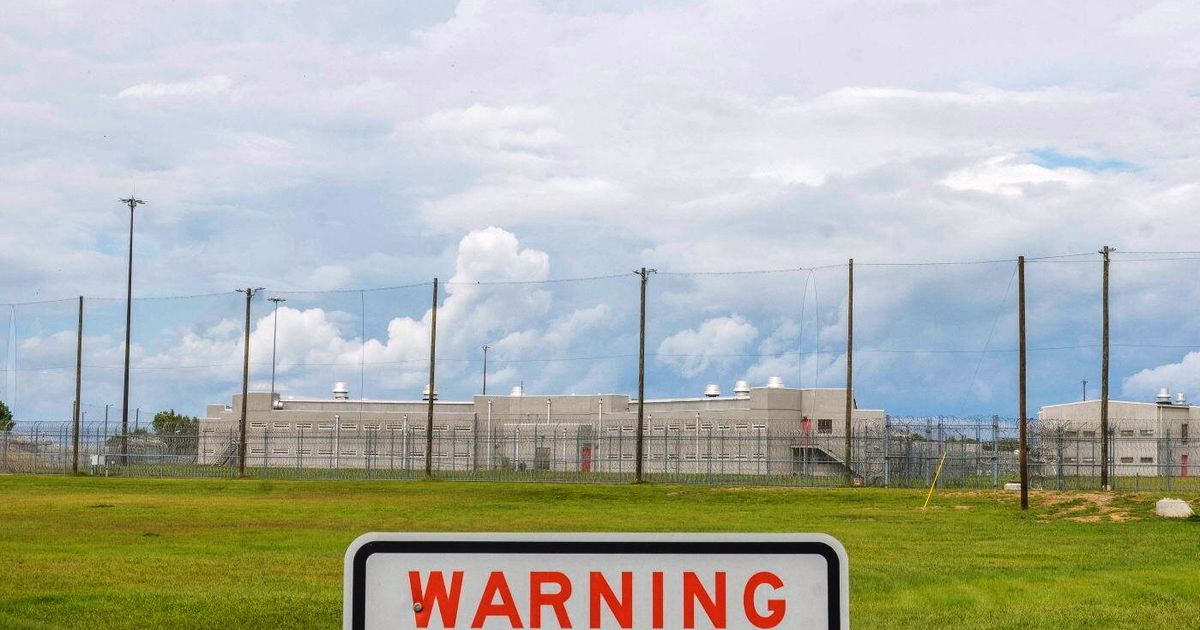 Georgia prison fight kills 3 inmates and injures over a dozen ...