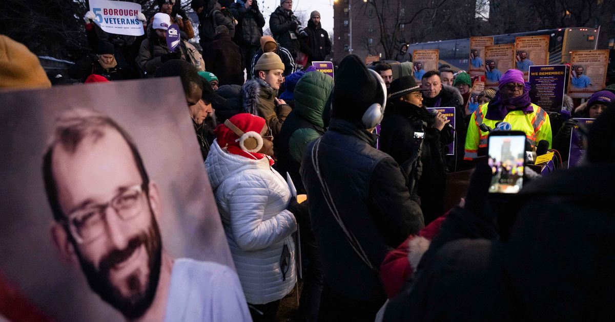 FBI takes over investigation of Minnesota shooting as Trump calls Alex ...