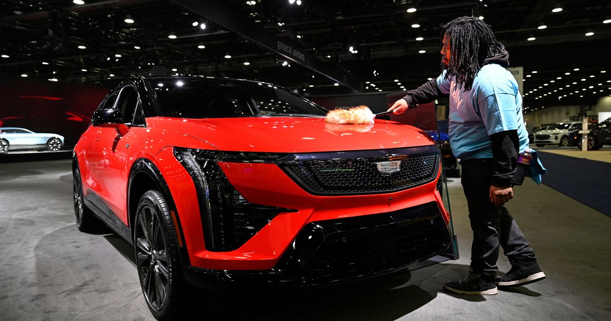 At Detroit auto show, spotlight dims for EVs | The Seattle Times