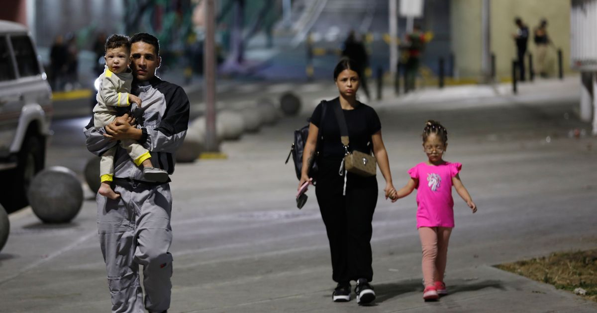 Photos show residents evacuating after explosions in Caracas, Venezuela ...