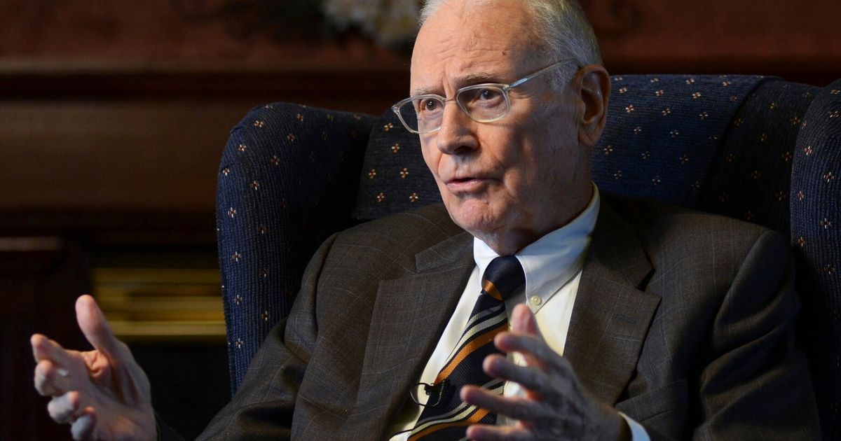 Former Rep. Lee Hamilton of Indiana, congressional overseer of US ...