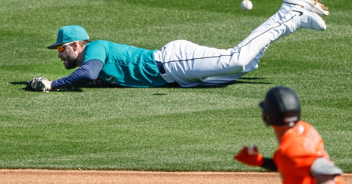Mariners bit by ‘couple of sun balls’ in spring-training loss to Giants ...