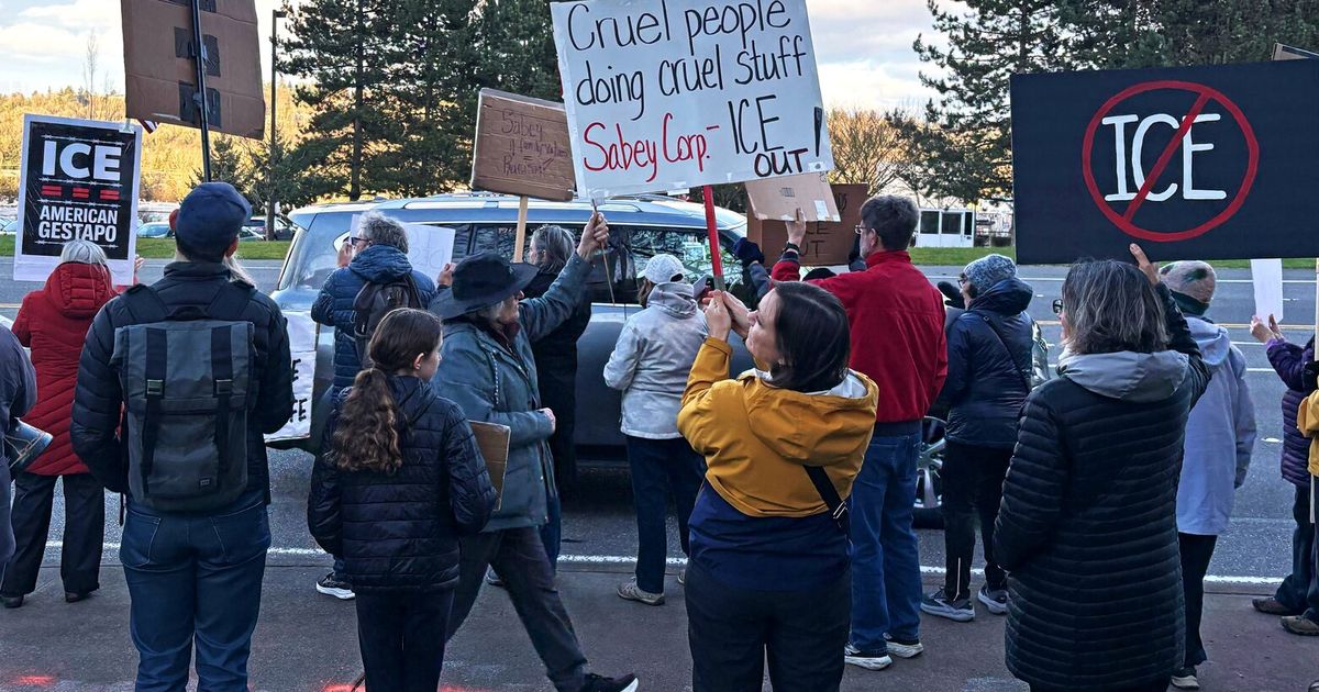 Protesters target ICE’s potential new landlord in Tukwila | The Seattle ...