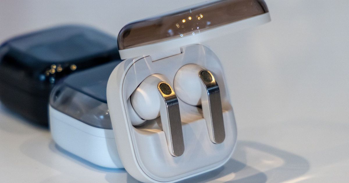 Samsung unveils latest earbuds, new Galaxy with built-in privacy screen ...