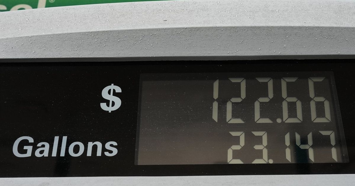 Sinking AI stocks and rising oil prices weigh on Wall Street | The ...