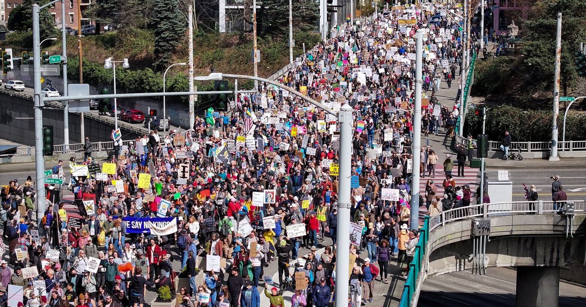 Seattle area No Kings day: Tens of thousands of protesters march | The ...