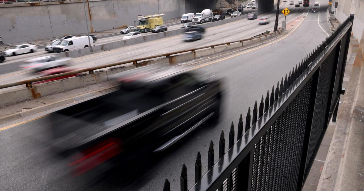 LA braces for ‘No Kings’ demonstrations, installs barriers to the 101 ...