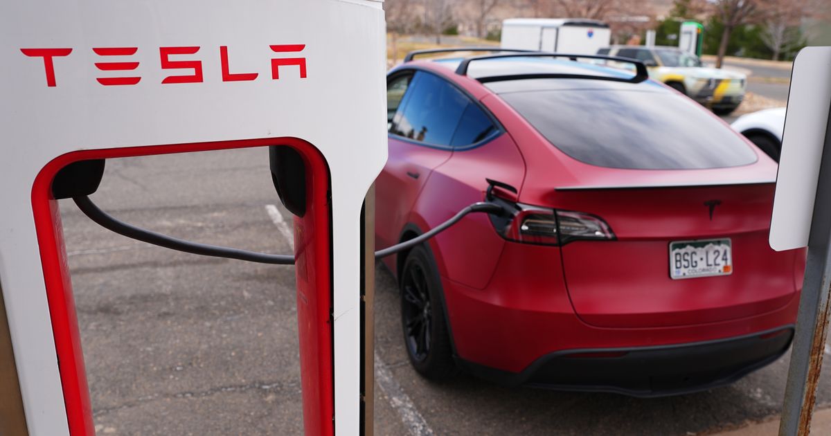Tesla faces wider probe of self-driving feature as it prepares to sell ...