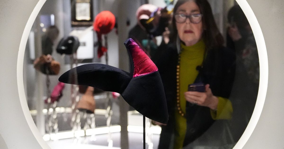 In London, Schiaparelli’s shoe hat goes on display at the V&A | The ...