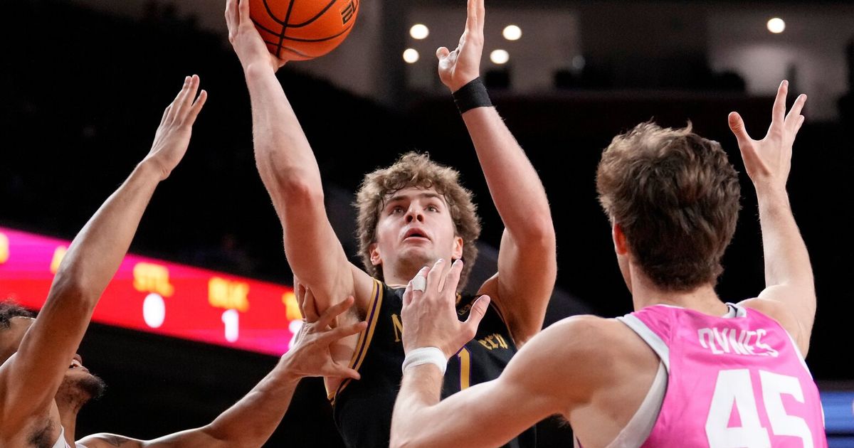 Washington State men add Northwestern transfer forward Tyler Kropp ...