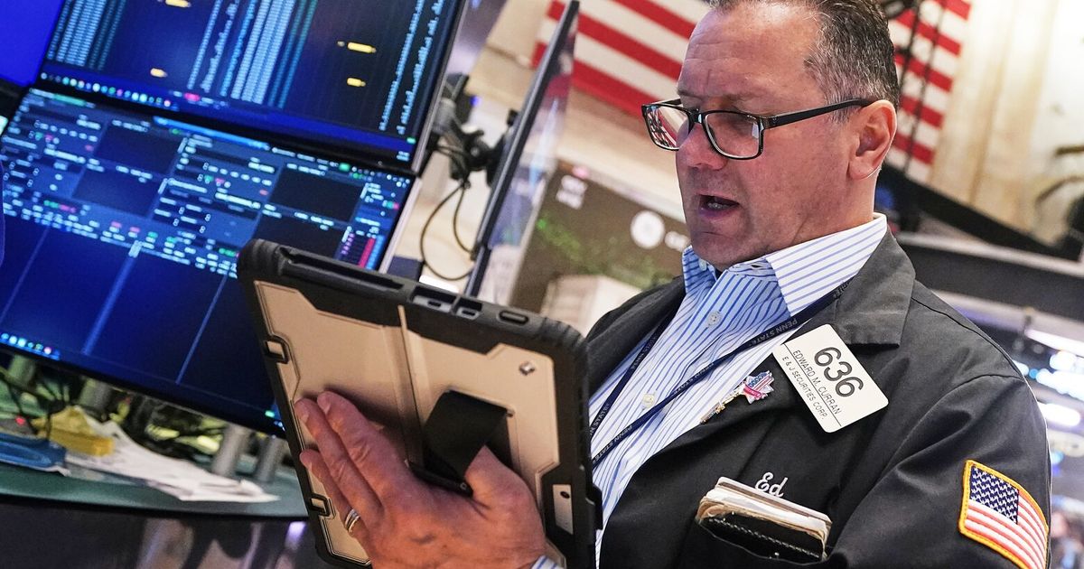 US stocks fall on a shaky Wall Street as Brent oil briefly barrels ...