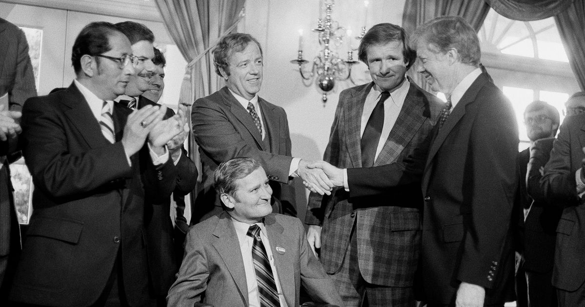 Donald Riegle, who represented Michigan in Congress under 7 presidents ...