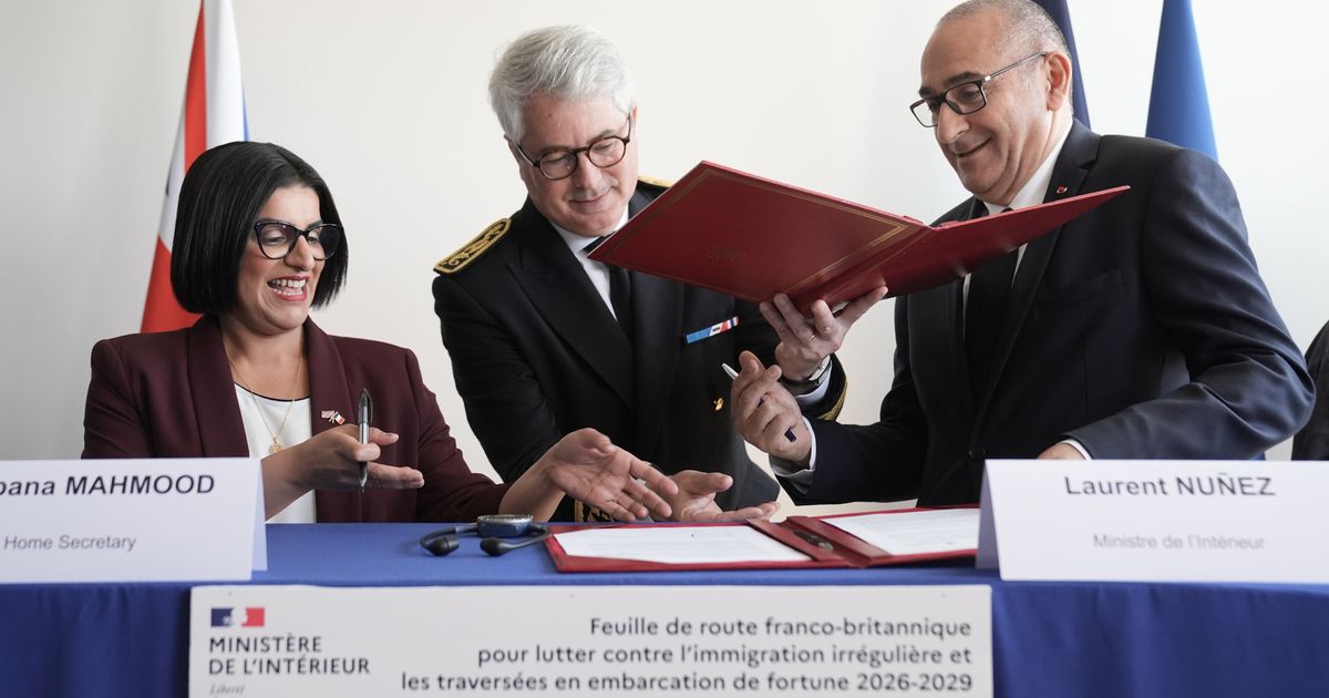UK and French governments sign a 3-year deal to curb migrant crossings ...