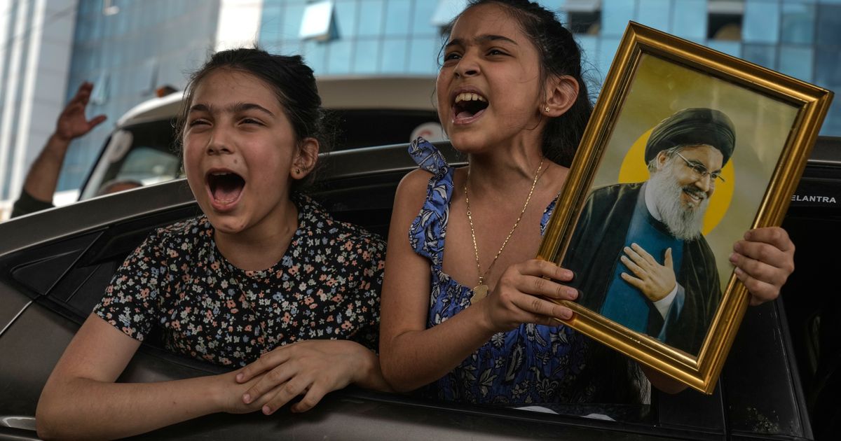 Photos show displaced Lebanese returning to villages after Israel and ...