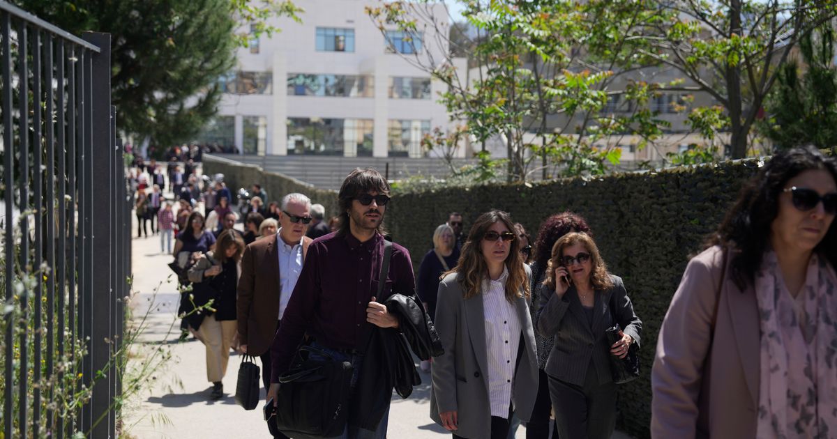 Gunman, reportedly age 89, opens fire at 2 locations in Greek capital ...