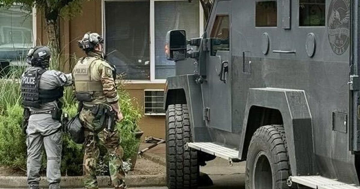 Seattle police arrest barricaded stabbing suspect after standoff | The ...