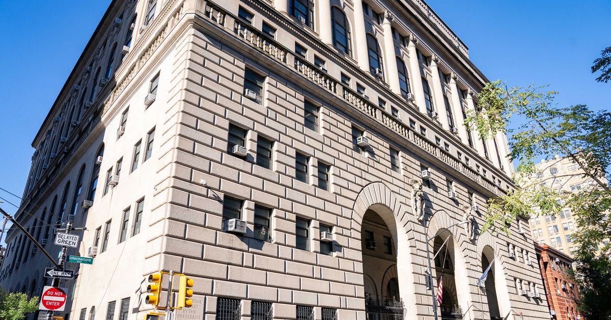 Handcuffed woman gives birth in Brooklyn courtroom | The Seattle Times