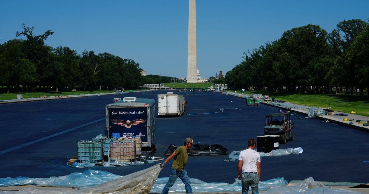 What’s that in the reflecting pool? A new hue and an old issue. | The ...