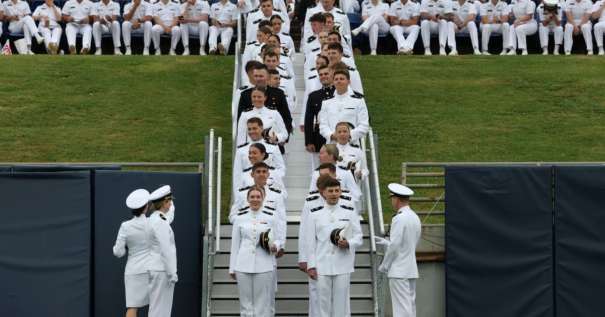 Female Navy officers say they fear a career cap after Hegseth cuts ...