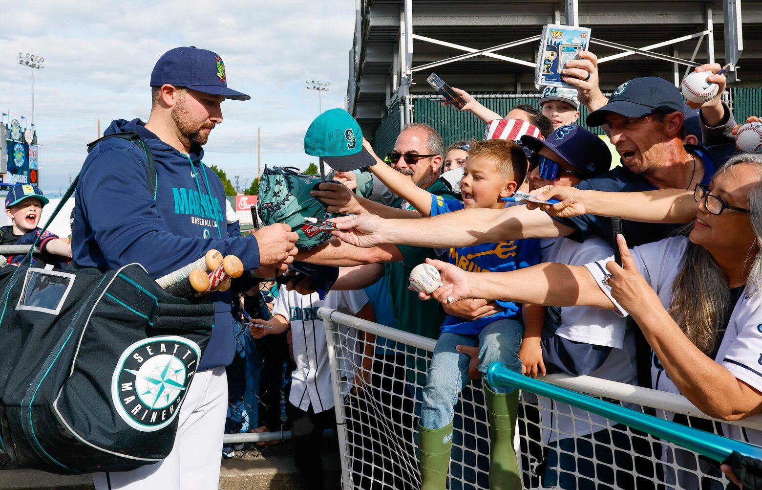 Randy Arozarena homers in 10th to send Mariners to wild victory over ...