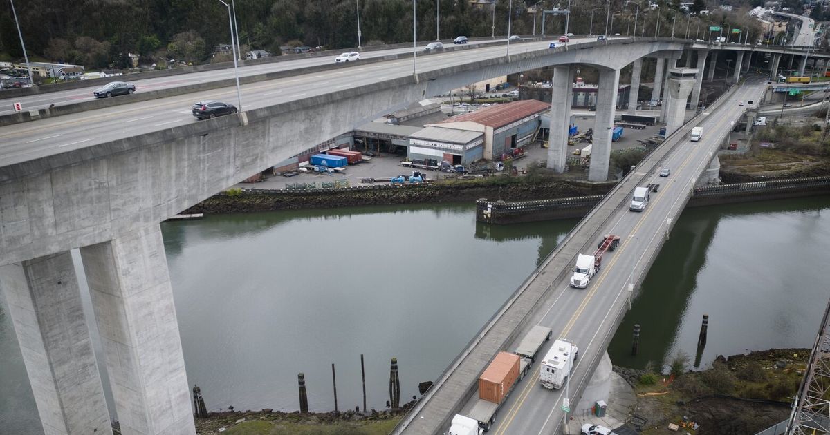 Lights on West Seattle Bridge are out after another copper wire theft ...