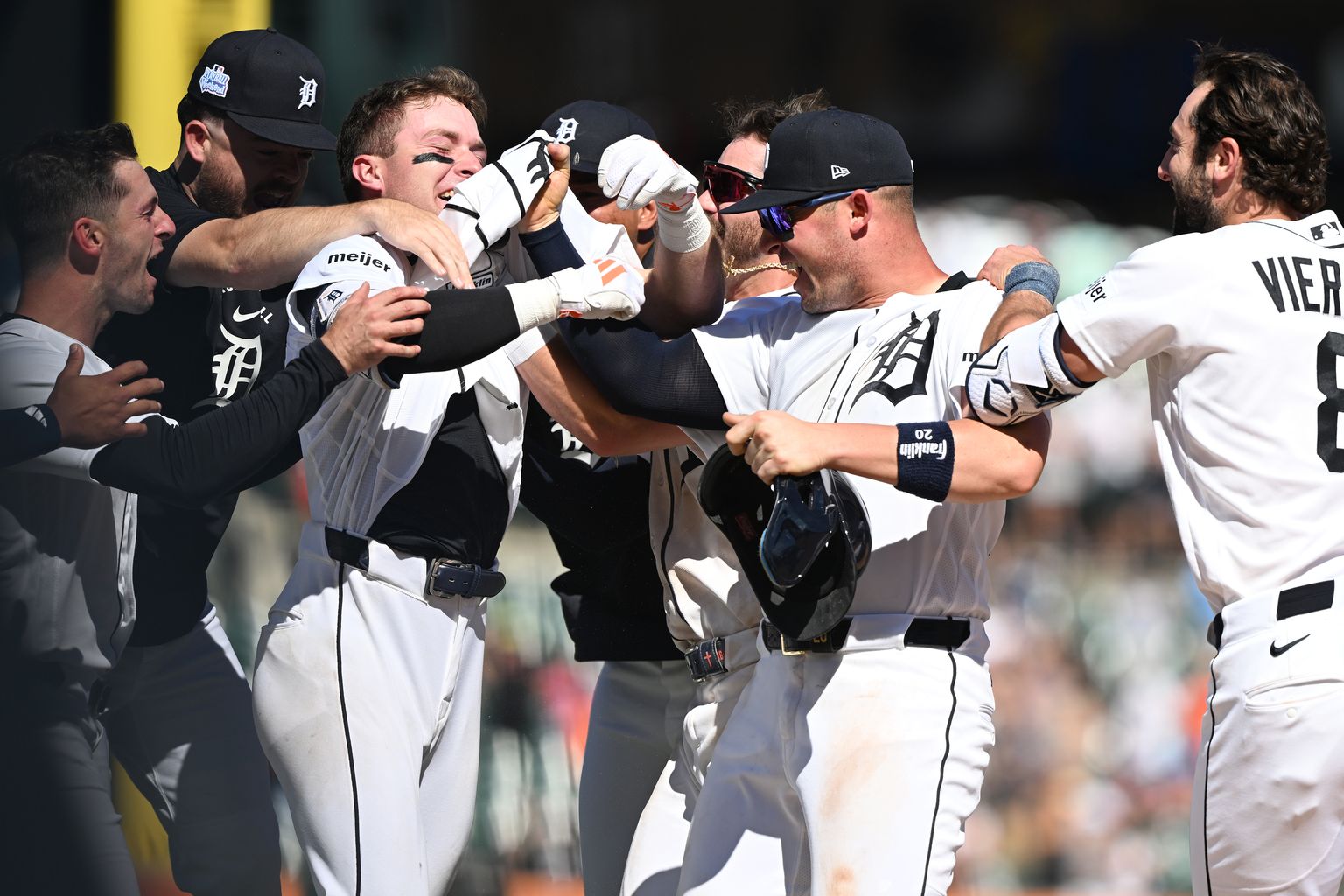 As J.P. Crawford still nurses hand injury, Ryan Bliss joins Mariners ...